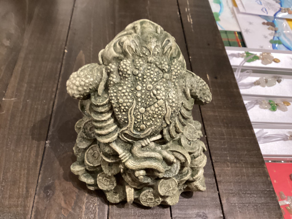 Bully Money Toad On Coins Statue – Martello Alley